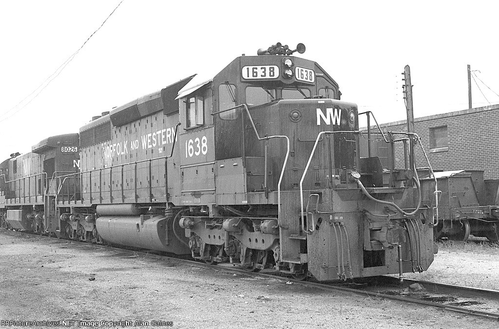 N&W SD40-2 1638